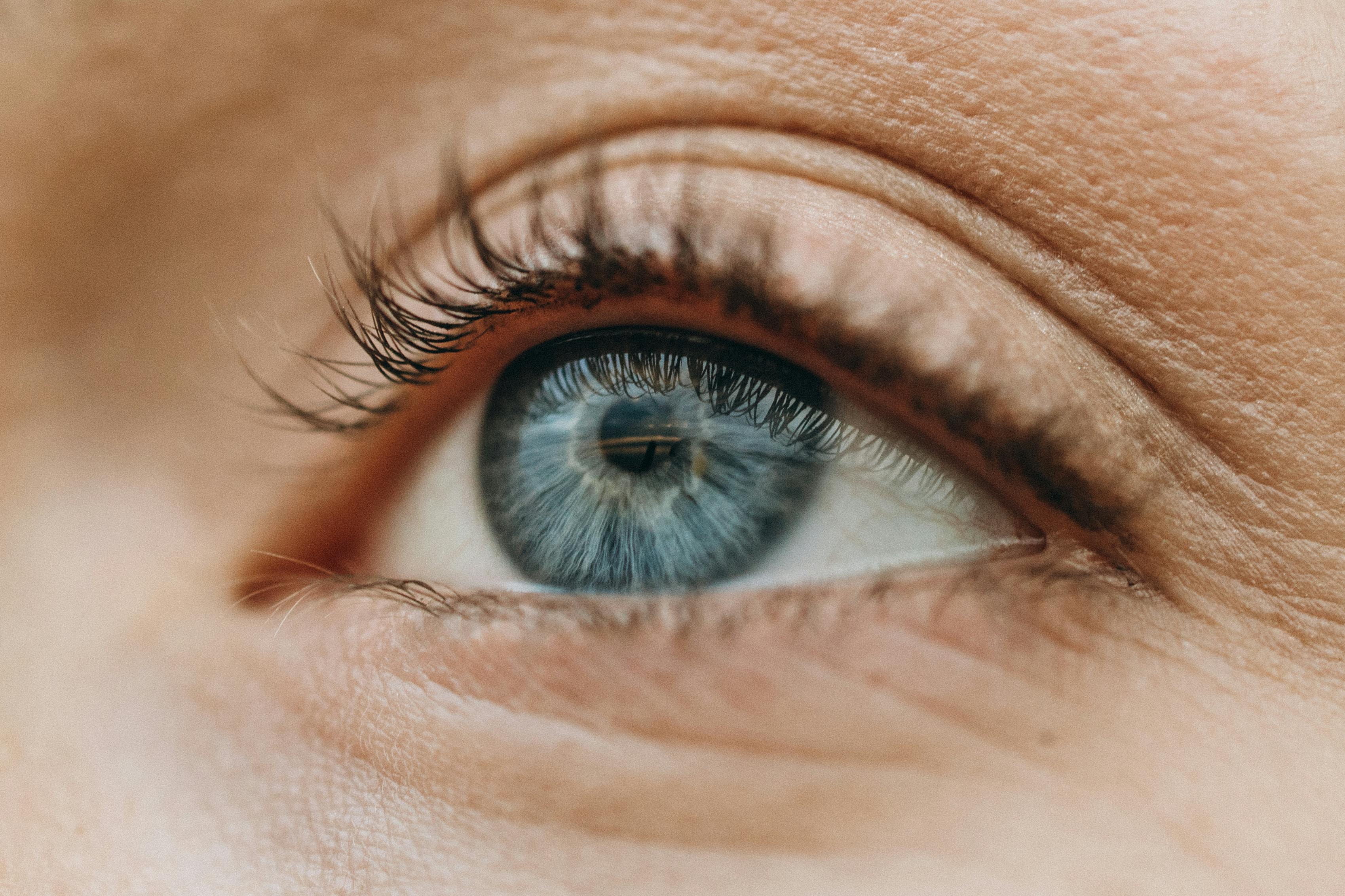 Under Eye Red Light Therapy: A Safe, Effective Solution